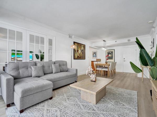 Comfortable Ocean View Condo Beach Service 1214 - Miami Beach, FL