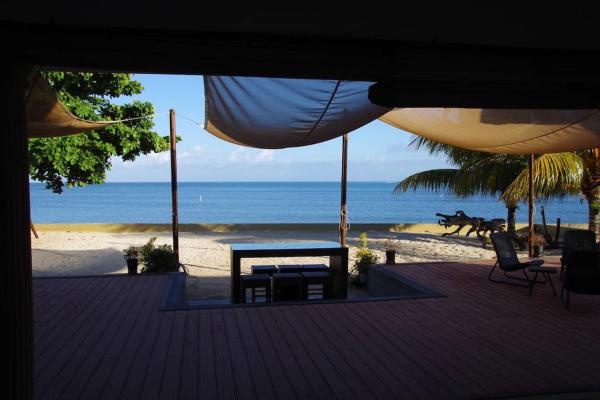 Belle Villa , Pieds Dans L'eau Avec Piscine - Port Louis