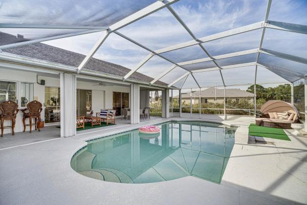 Port St Lucie Canal-front Home With Heated Pool! - Port St. Lucie, FL