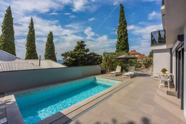 500 Meter Strand Mit Pool - Crikvenica