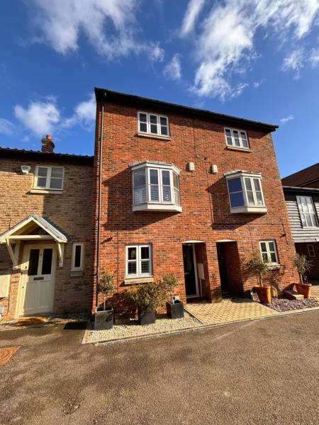 Stylish 3 Bedroom Townhouse For 5 Guests, Set In The Medieval Grid With Off Street Parking - Suffolk