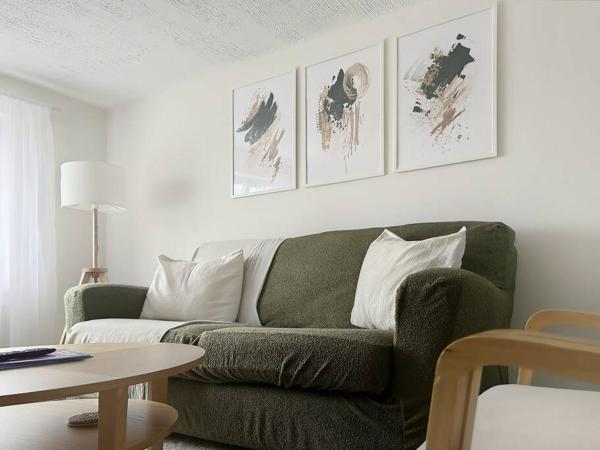 Private Guest House - Double Bedroom, En-suite And Workspace With Private Entrance, First Floor With No Lift And No Full Kitchen - Leicester
