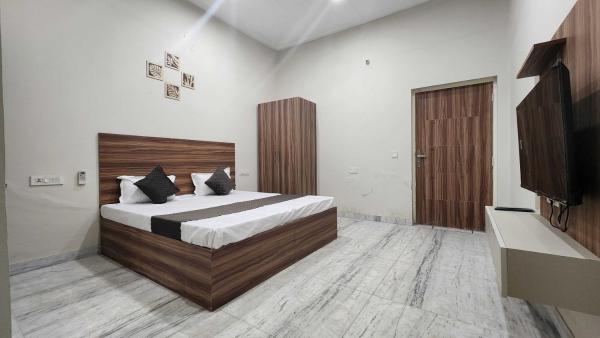 Oyo Hotel The-a - Ludhiana
