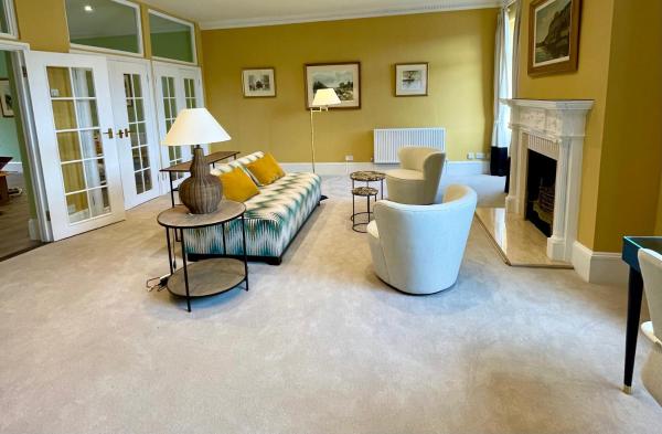 Picturesque Thameside Apartment - Henley-on-Thames