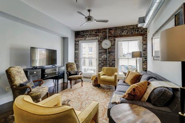 Old Towne Loft On Broughton -Steps To City Market - Savannah, GA