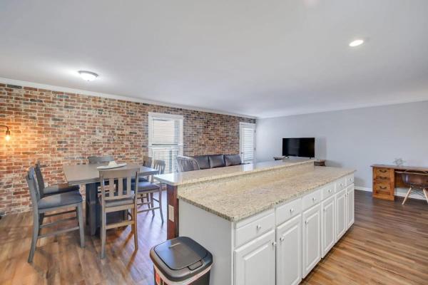 Eagle's Nest - Spacious Loft Downtown - Near Gsu - Statesboro, GA