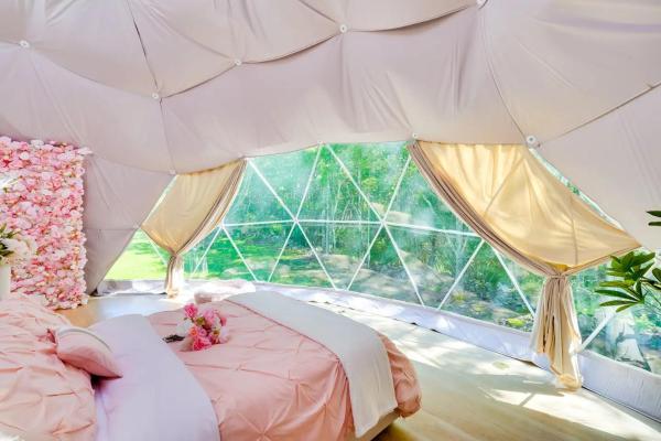 Unique Escapes - Rosé All Day Geodome - ニューヨーク州