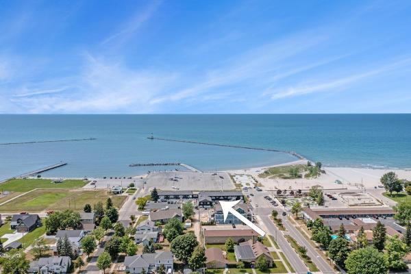 Snyders Shoreline Inn - Pentwater, MI