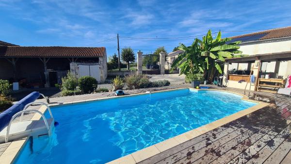 Gîtes De 2 à 11 Personnes Au Domaine D'usson - Cognac