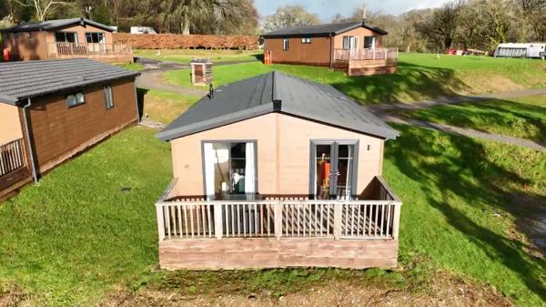 Two Bedroom Lodge In The Country - Owl, Peacock & Meadow - Liskeard