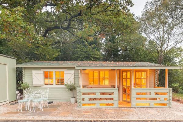 Family Friendly Sunny Log Cabin - Ringwood