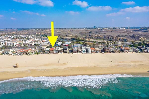 2 Bed Oceanfront With Patio On The Sand In Quiet West Newport - Newport Beach, CA