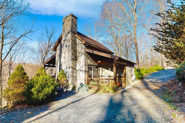 Mountainside Charm - Roan Mountain, TN