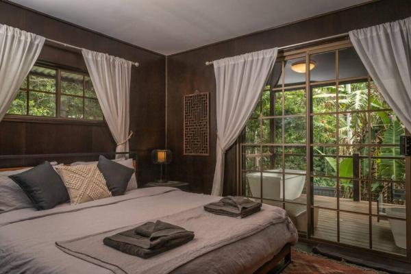 Dark Moon House - Eumundi