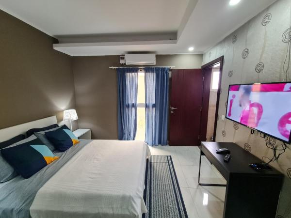 Guest House Sleeps 14 With Terrace - Luanda