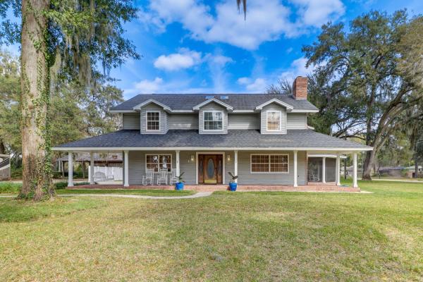 Private Pool And Lake Views Family Home In Oxford - Leesburg, FL