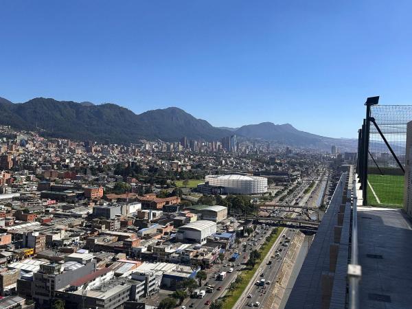 Edificio Manzana 3 Al Lado Del Movistar Arena, El Camping Y Parque Simon Bolivar - Mosquera