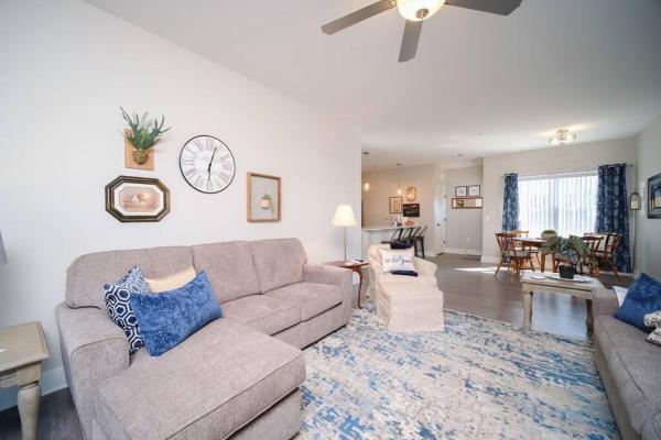 Main Floor Cozy 2 Bedroom Condo In Bettendorf - Davenport, IA
