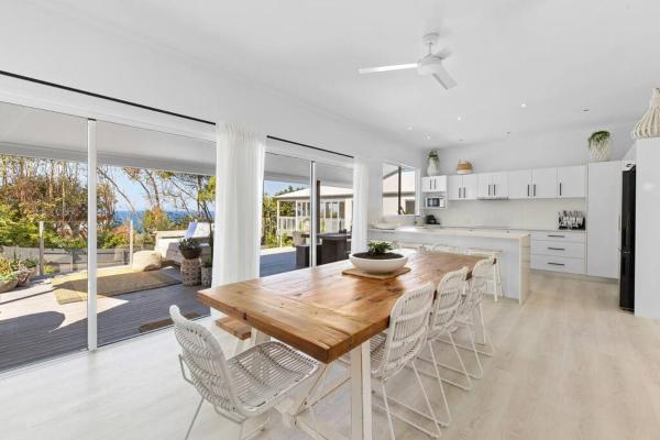 White Beach House High On Belmore, Pets Welcome - Noosa Heads