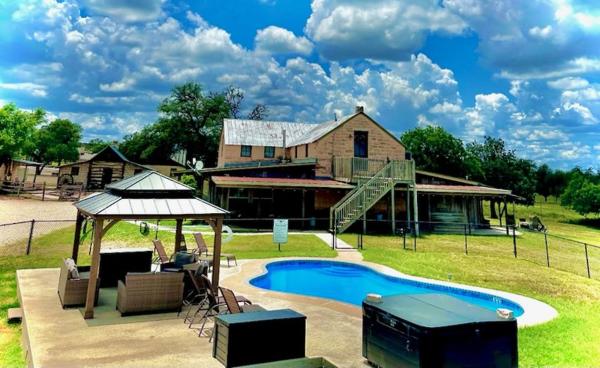 Country Inn Cottages - Fredericksburg, TX