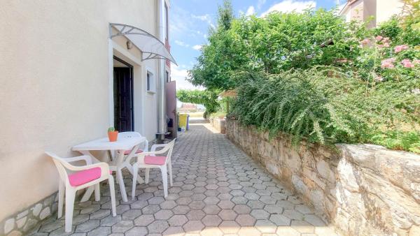 Mirjana Two - Novigrad