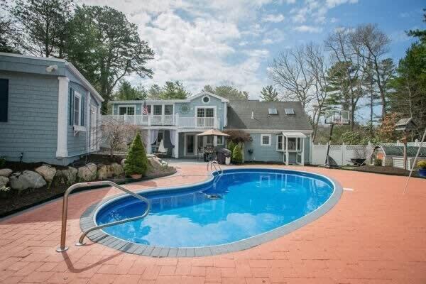 Stay On The Cape Vacation Rentals : Large Family Home With Pool Come Enjoy The Cape - Barnstable, MA