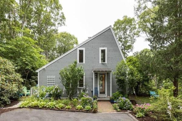 Stay On The Cape Vacation Rentals: Contemporary Saltbox In New Seabury - Mashpee, MA