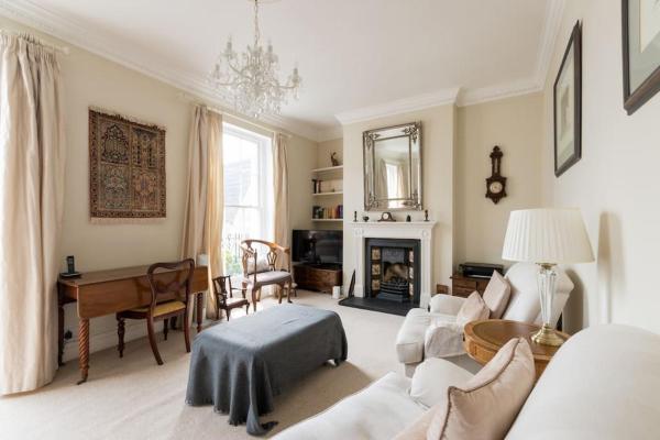 Four Bedroom Townhouse In Famous Suffolks Area - Cheltenham