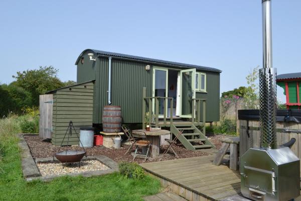 Twin Barn Shepherd’s Huts - Norwich