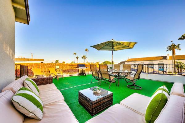 Duplex Across The Street From Beach & Boardwalk - Newport Beach, CA