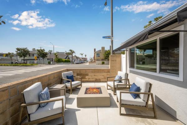 Remodeled 4 Car With Parking Patio And Firepit - Newport Beach, CA
