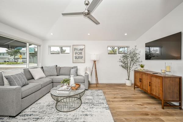 Remodeled Beach Home With 2 Car Parking Patio And Firepit - Newport Beach, CA