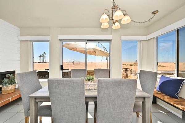 Oceanfront Home On The Boardwalk With 3 Car Garage, Ac, Giant Patio, Ocean Views, Walk To Pier - Irvine