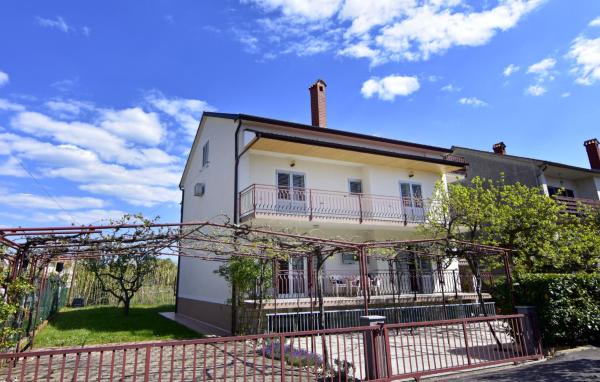 Apartments With Parking Space Umag - 22473 - Umag