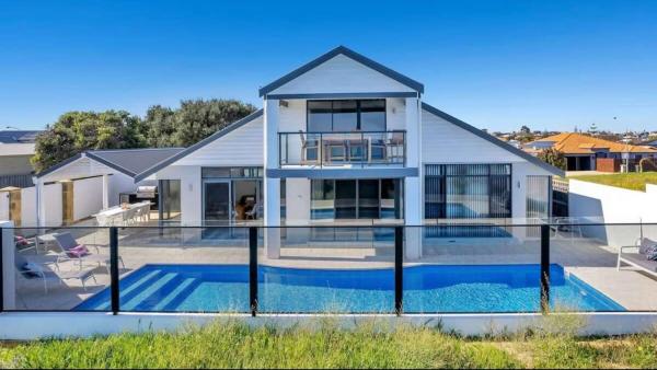 Beachfront Bliss - Private Pool And Beach Access - Perth