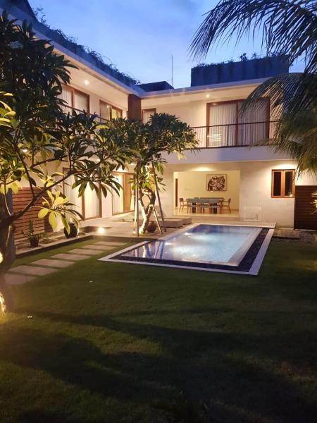 Villa Dharmatria - Sanur