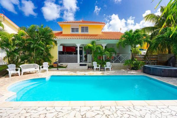 Maison Conviviale à Sainte-anne Avec Piscine Privée - Martinique