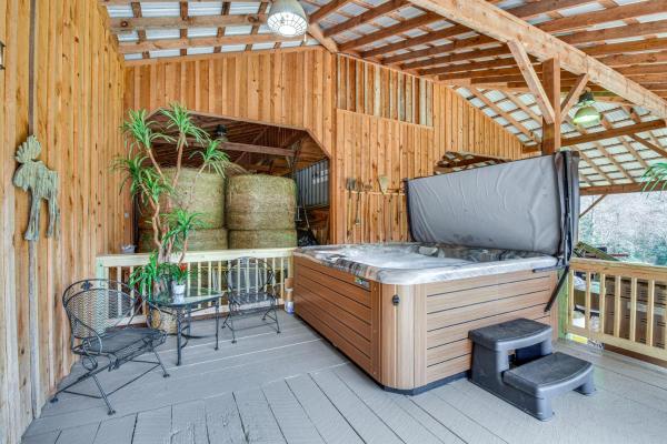 Converted Barn Couple's Oasis Near Tallulah Gorge - Tallulah Falls, GA