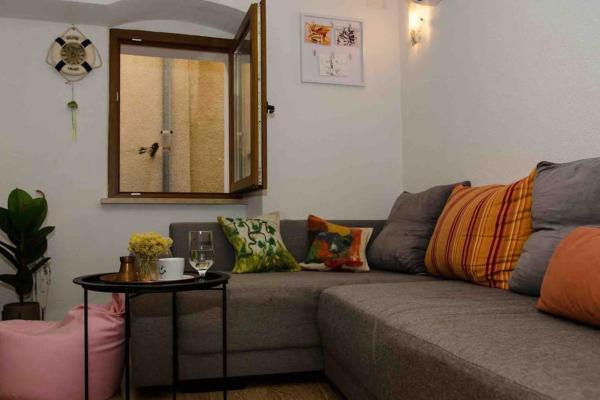 Lovely Vacation House In Old City Cres With Parking - Cres