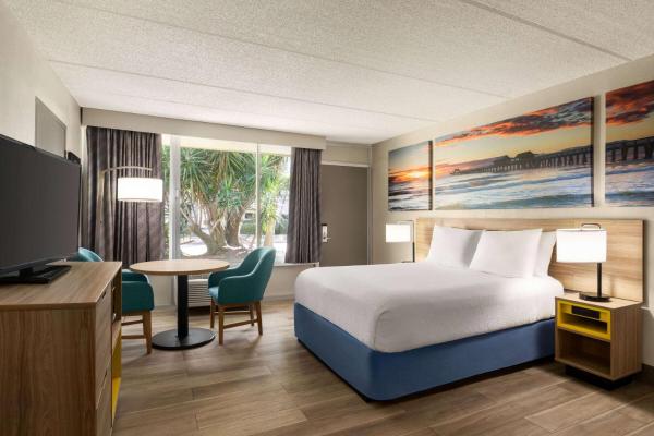 Days Inn By Wyndham Cocoa Beach Port Canaveral -