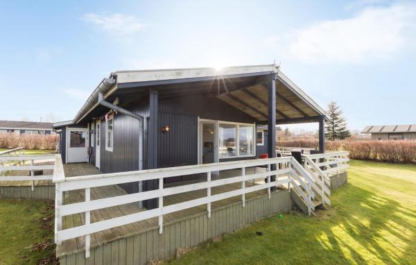 Cozy Home In Glesborg With Kitchen - Denmark