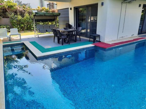 ÇEşme Merkezde öZel Havuzlu Villa, - Çeşme