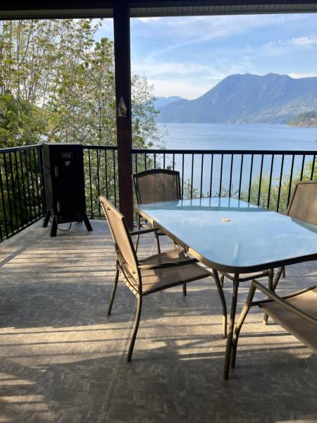Shoreside Private Room - Sechelt