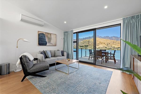 Luxury Lakeside Retreat - 퀸스타운
