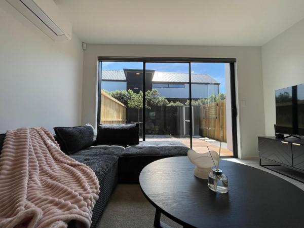 Luxury 2 Bedroom Townhouse Opposite Merivale Mall - Christchurch
