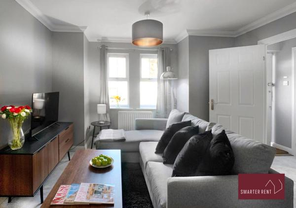 Knaphill - 2 Bedroom House - With Parking - Woking