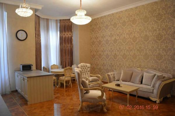 Classical Apartment In Heart Of Baku - Bakú