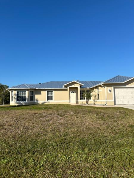 Welcoming Warm Rancher - Burnt Store Marina