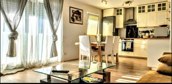 Bright 2-bedrm 2-bathrm, By Icm Exhibition Center, Direct Metro-sbahn Or Drive 15 Min To City Center, Free Parking, Balcony - Neubiberg