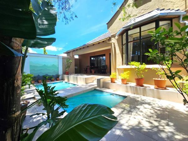 Chez Paul Luxury House With Pool & Solar - Johannesburg